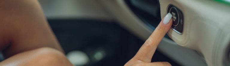 Botón de ‘Auto Hold’ del coche: qué es y cómo funciona | RACE